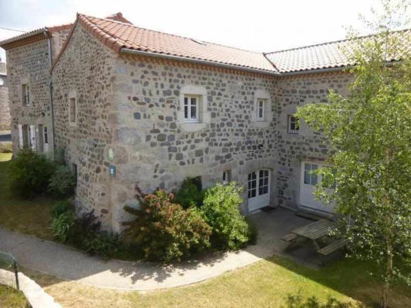 Gîte Charmant Pour 8 Pers à Rauret Avec Cheminée, Terrasse Et Accès "Tourisme Et Handicap" - Fr-1-582-186 - Auvergne