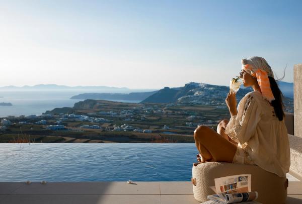 Halcyon Days Suites - Santorini
