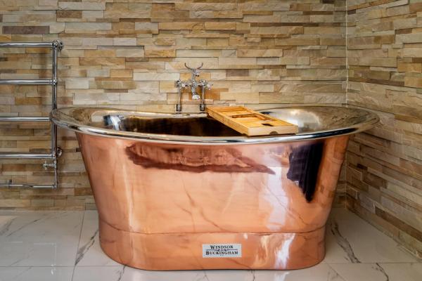 Relax In Super Size Copper Tub - 2 Bedroom Villa - 인버네스