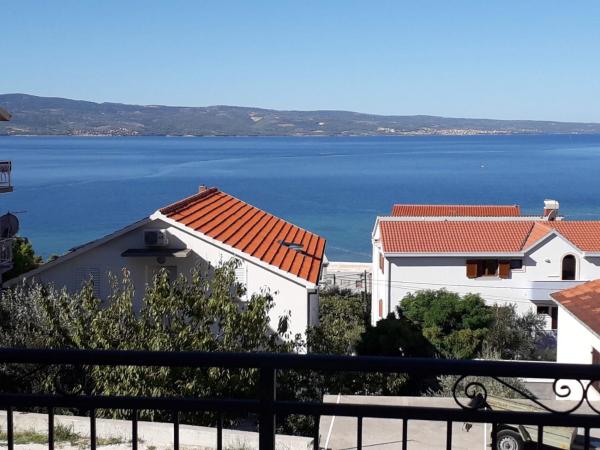 Family Apartment And Terrace With A Sea View - Postira