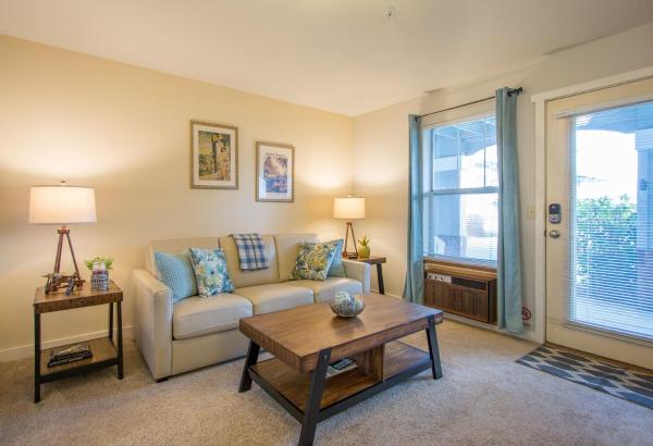 09 Lodge Near Downtown Hood River - White Salmon, WA