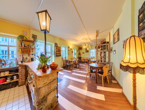 Bed In A Spacious 8-bed Dorm Right In Town Centre - Weimar