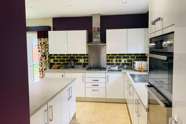 Spacious Home For Contractors And Families - Basingstoke