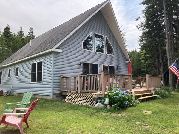 Oceanfront Hancock Cottage - Maine