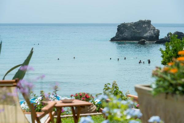 Waves Apartments: Two Beachfront Apartments - Corfú