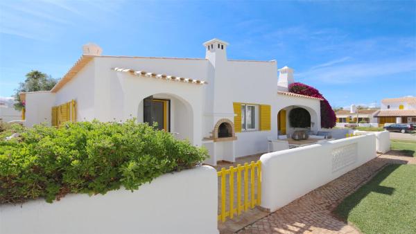 Vila Chez Lee Aldeia Do Golf, Cleverdetails, Sleeps 6, Quiet Area - Algarve