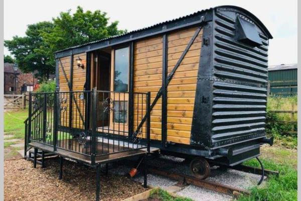 Malthouse Farm Cottage Carriage - Stoke-on-Trent