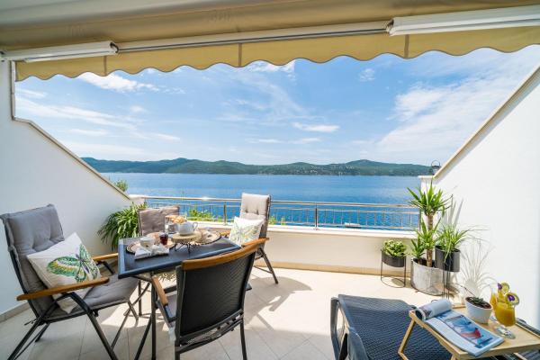 Apartments Ratac Lobrović With Private Beach And Beautiful Sunset - Slano