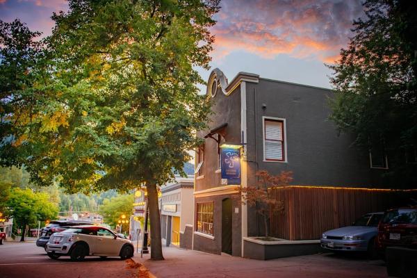 Dancing Bear Inn - Nelson