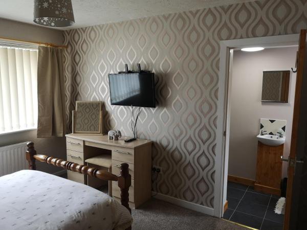 En-suite Bedroom In A Quiet Bungalow - Porthmadog