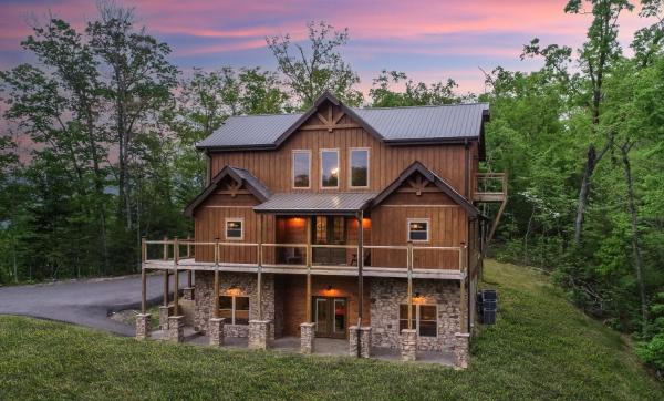 Stone Mountain Lodge Cabin - Pigeon Forge, TN