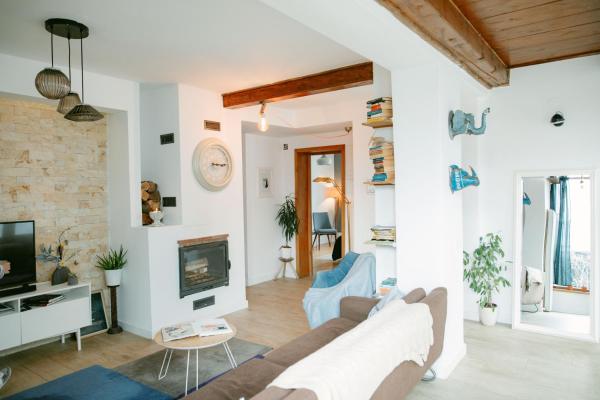 Casa Domestic, A Modern Guest House In The Transylvanian Countryside - Comuna Sâmbăta de Sus