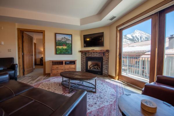 Beautifully Renovated Two Bedroom Condo With A Balcony In Mountaineer Square Condo - Crested Butte, CO