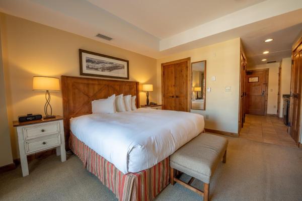 Comfortable Studio Efficiency Unit With Balcony Over Mountaineer Square Condo - Crested Butte, CO