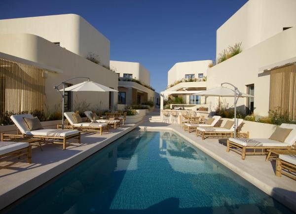 White Pebble Suites - Milos