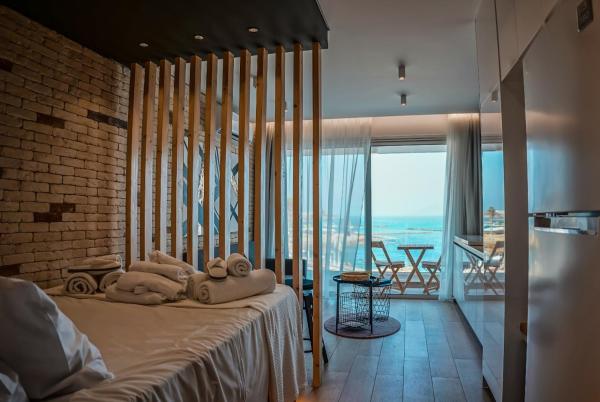 Cosea Living: Seaside Luxury Suite In Harbour 107a - Kato Paphos