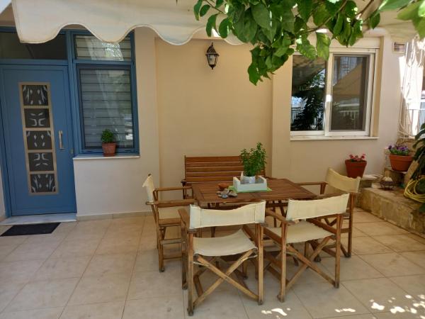 Boubou's Place - Greece