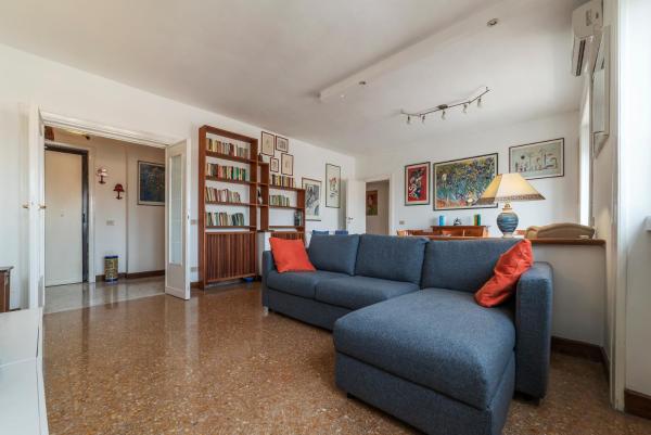 Roomy And Bright Apartment With Terrace - Rome