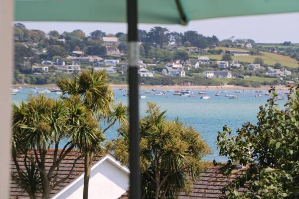 Holiday Home With Estuary Views, Parking & Balcony - Padstow
