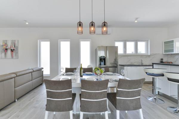 Luxury Villa With A Swimming Pool Vrsi - Mulo, Zadar - 19140 - Nin