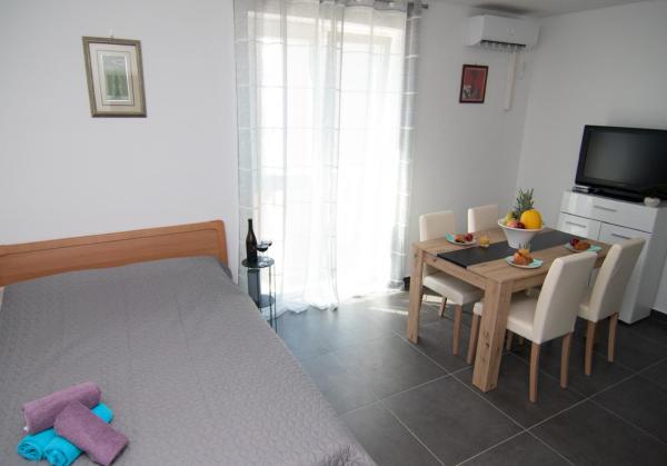 Valkane Beach Studio Apartment - Pula