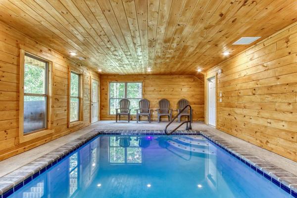 Splish-n-splash, Private Indoor Pool, Hot Tub,560 Free Tickets Each Paid Day - Gatlinburg, TN