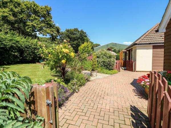 1 The Stables - Robin Hill, Newport