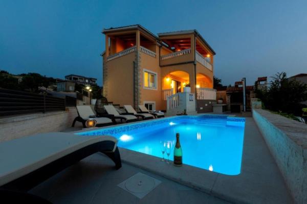 Holiday Home Ante - With Pool & Gym - Primošten