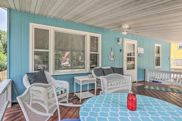 Steps To Lake Cheerful Camdenton Cottage! - United States