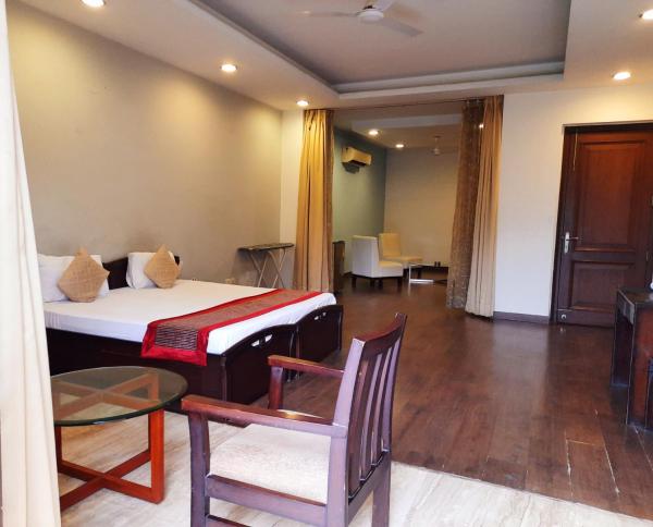 Manor Inn Suites Executive Suite - Noida