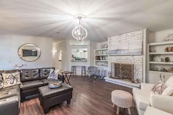 Saint Helena 41 Sea Pines Dr - Harbor Island, SC