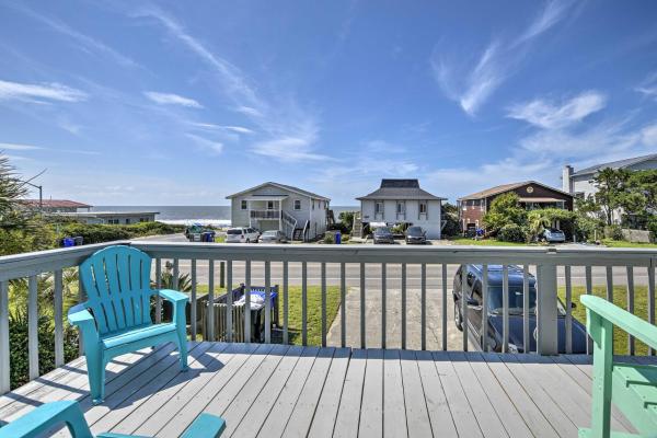 Oak Island Beach Abode With Deck Walk To Shore! - Oak Island, NC