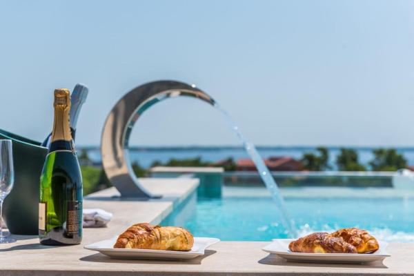 Grandpalazzo With Rooftop Swimming Pool - Vir