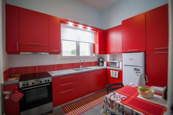 ΑΝΑΚΑΙΝΙΣΜΕΝΗ ΜΟΝΟΚΑΤΟΙΚΙΑ στο κέντρο της πόλης με κήπο - Ionian Islands