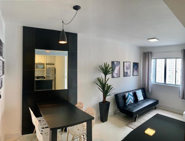 1103- Apartamento Encantador, Amplo E Decorado, Mobiliario Moderno, Cozinha Completa Com Utensílios , Excelente Vista Da Cidade E Localização Privelegiada No Bairro Bigorrilho - Curitiba