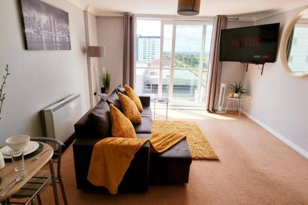 ⭑ Staywelcome- Stylish Apartment Near Heathrow, Skyline Views ⭑ - London Heathrow Airport (LHR)