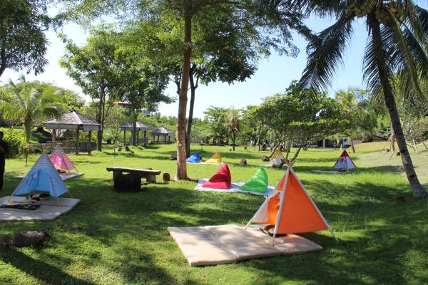 Near Harbor Manado Standart Room 16adult Breakfast - Manado