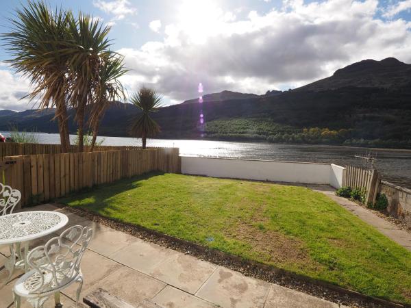 Situated In Lomond Park On The Shore Of Loch Long With Amazing Views - Tarbet