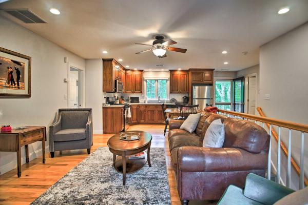 Cape Cod Home With Deck About 3 Mi To Beaches - Massachusetts