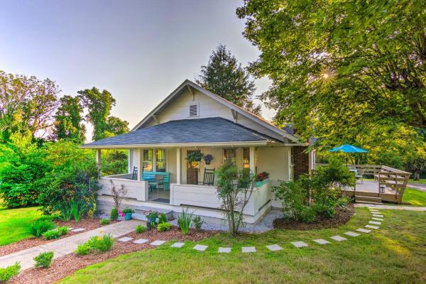 Restored Mars Hill Home On 1 Acre Walk To Town! - North Carolina