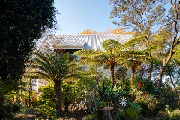 Luxurious, Private, Central, Gas & Solar Powered - Randburg
