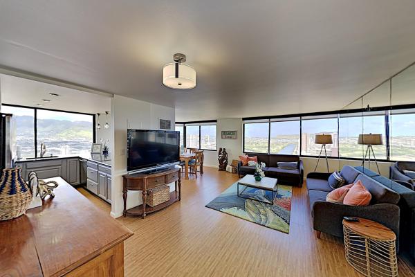 Hawaiian Monarch 203 Condo - Honolulu, HI