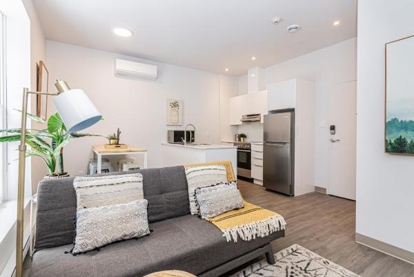 New And Perfectly Located 1 Bedroom Apartment By Den Stays - Boucherville