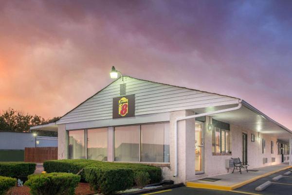 Super 8 By Wyndham Centerville-richmond