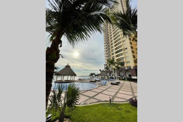 Condominio De Lujo A Pie De Playa - Mazatlan