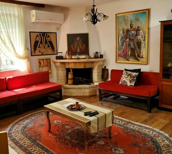 Unique Traditional House, Hosted By J&g - Tirana
