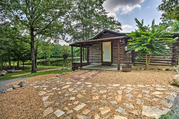 1950s Serenity Pond Cabin With View Peace And Quiet! - Splash Pad, Pell City