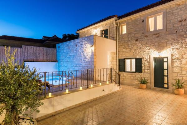 Marivilla In Selca With Heated Pool - Hvar