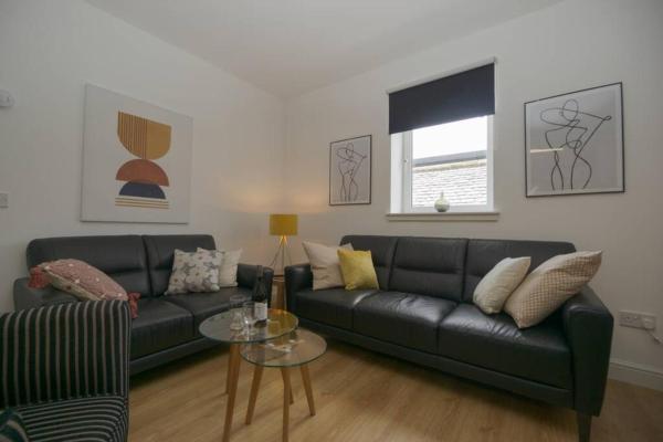 Town Centre 4xbed 4xbath Apartment - Elgin