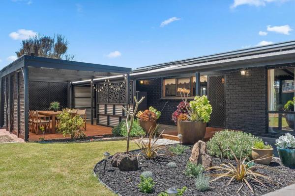 Black Pearl ~ Aldinga Beach - Flaunting Industrial-chic Design With A Colourful Flair ~ C21 - Adelaide
